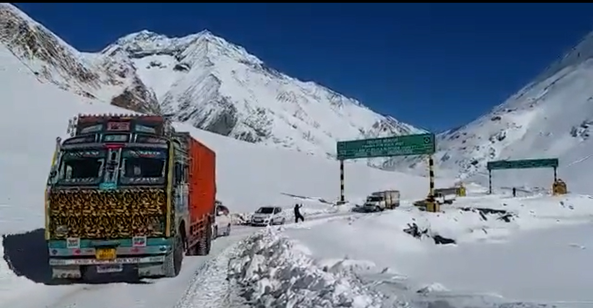 BRO personnel kept #Zojila pass open till Dec 31 this winter in a row ...