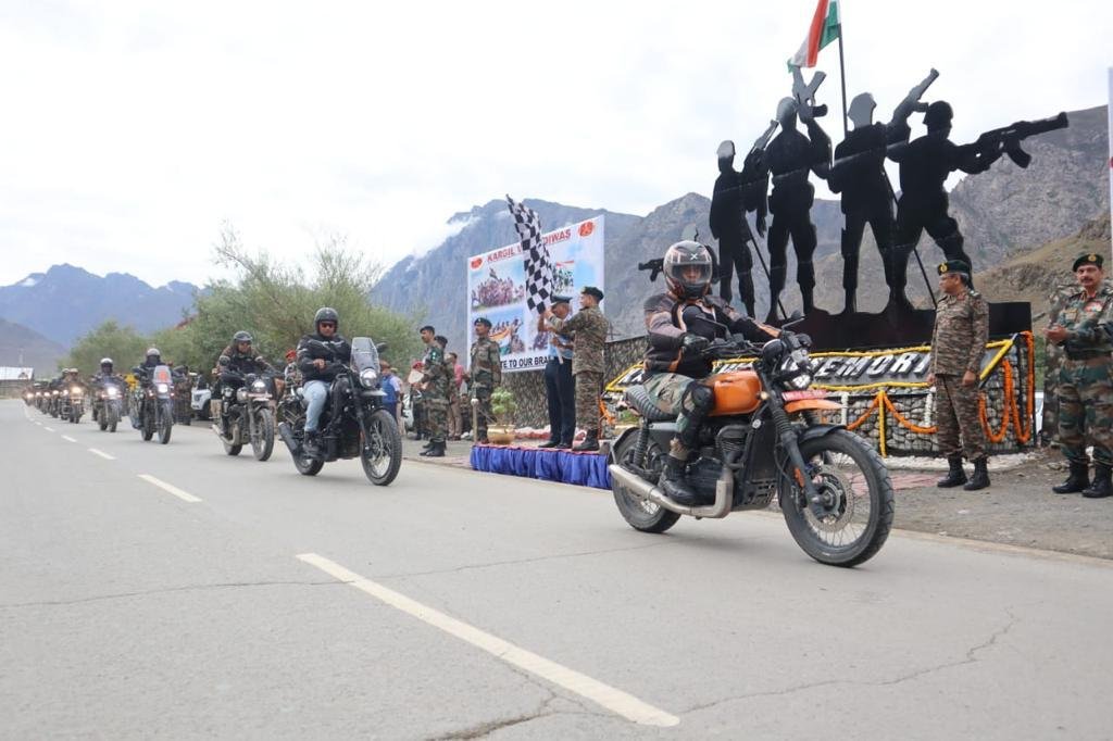 Northern Army Commander Lt Gen Upendra Dwivedi & Western Air Commander ...