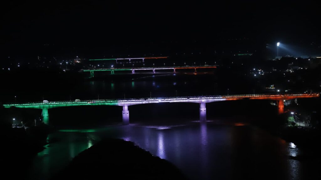 Jammu: Tawi bridges shinning with Tricolour under #HarGharTiranga ...
