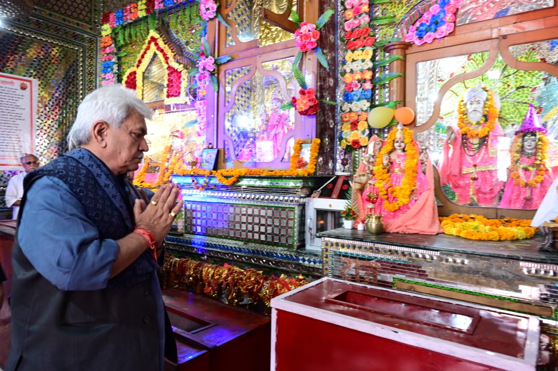 J&K | LG visited Jhiri Mela and paid obeisance at Baba Jitto Shrine ...