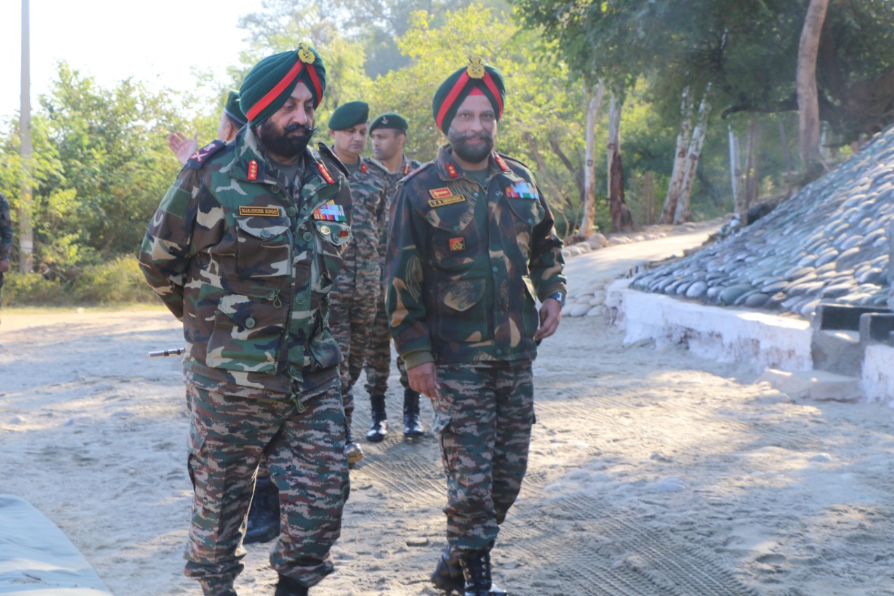 J&K | Lt Gen Manjinder Singh, GoC White Knight Corps visited Sunderbani ...