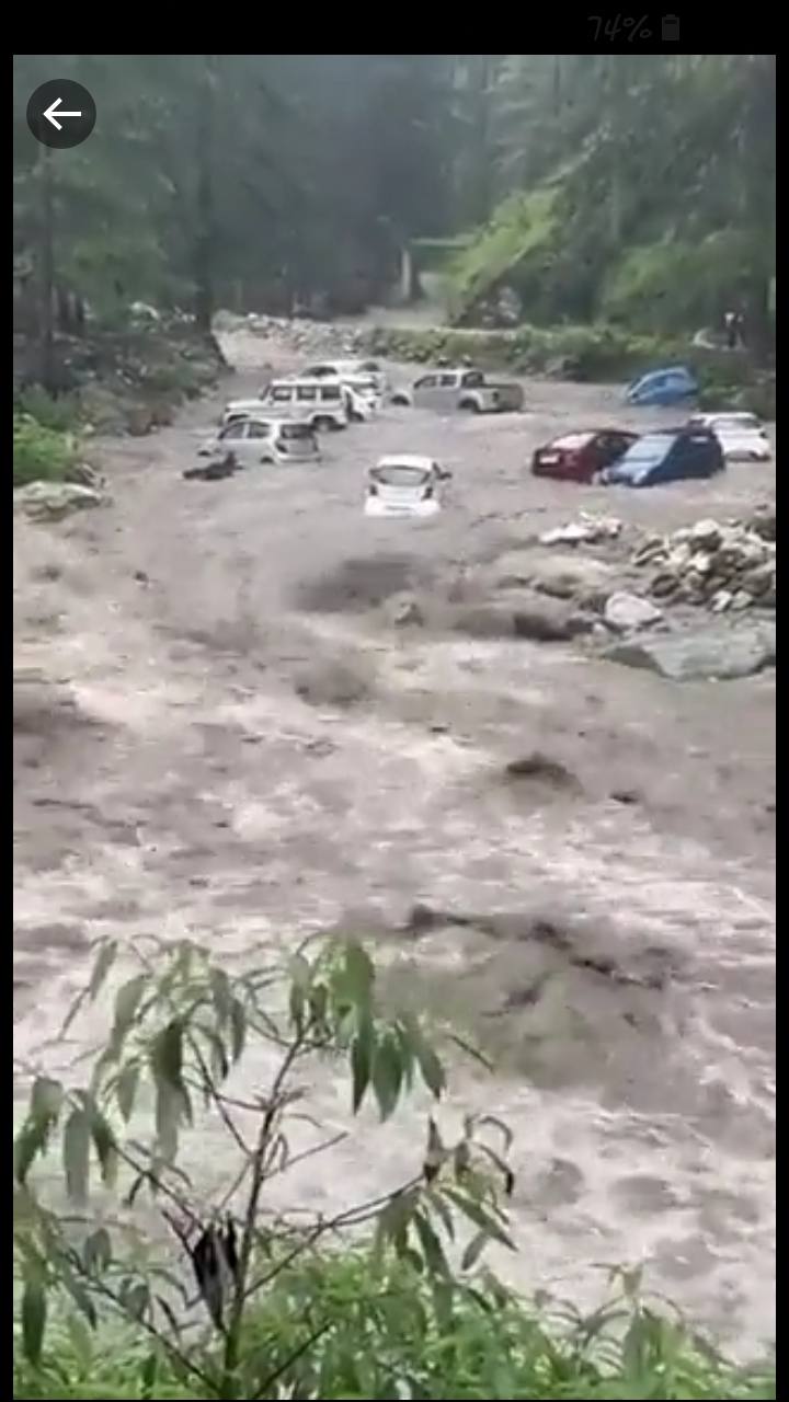 Himachal Pradesh | Several cars washed away in floods caused by heavy rainfall in the Kasol area ...