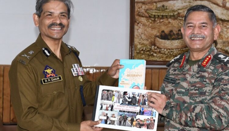 J&K | Northern Army Commander Lieutenant General Upendra Dwivedi interacted with Director ...